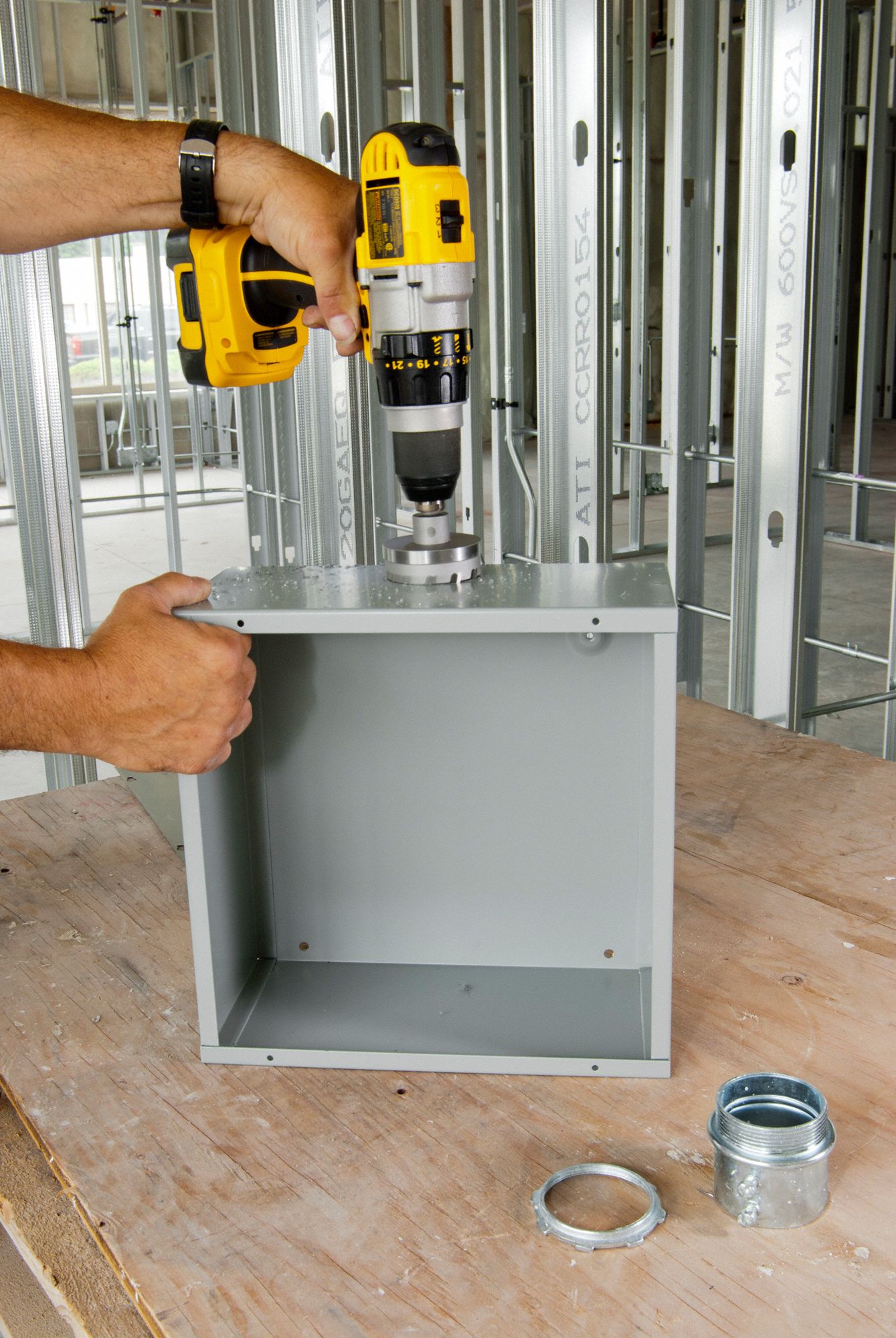 IDEAL Hole Cutter Kit: 8 Pieces, 7/8 in to 2 1/2 in Saw Size Range, 1/4 ...