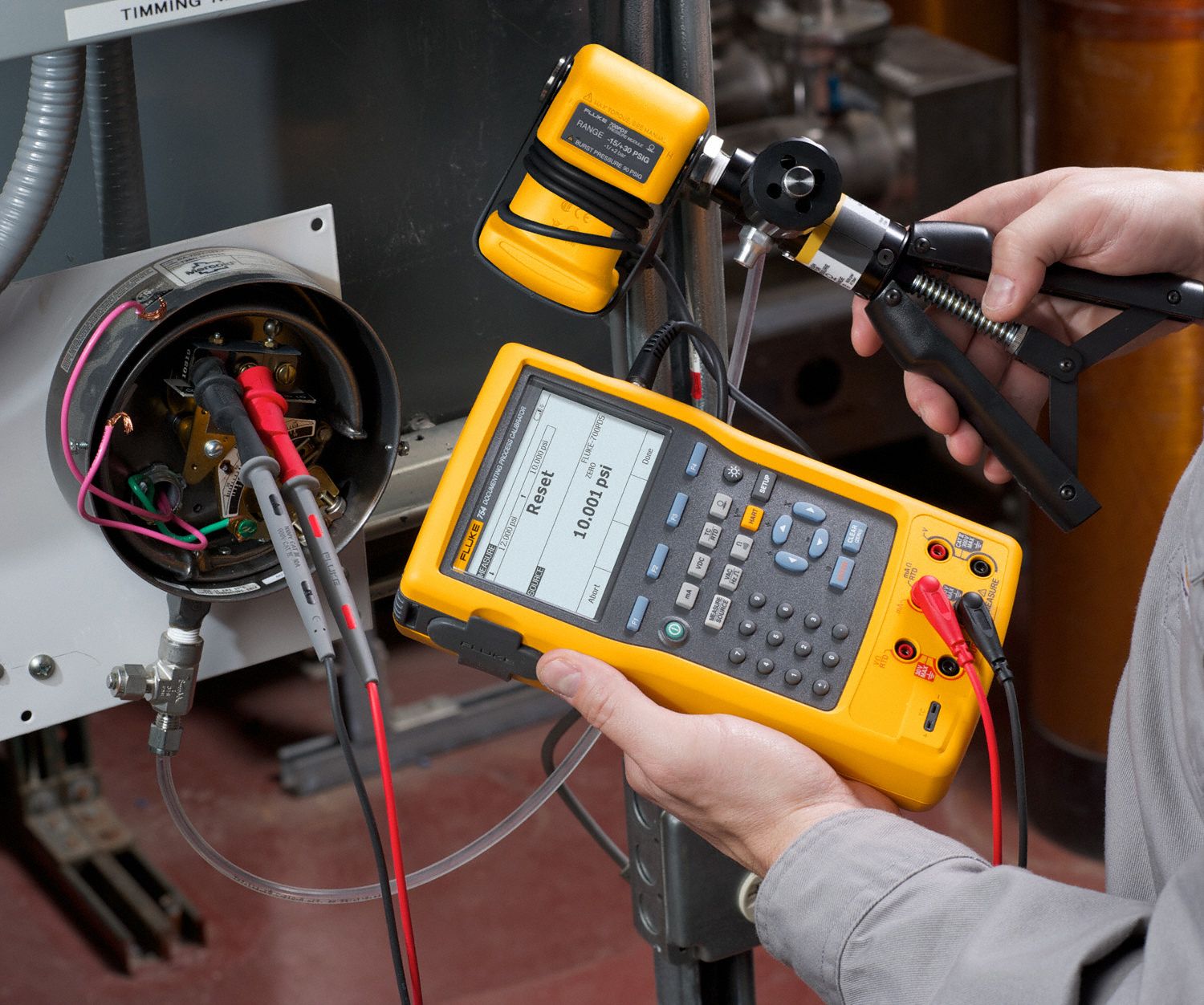 FLUKE Documenting Multifunction Calibrator with HART: NIST, 0 to 300V ...