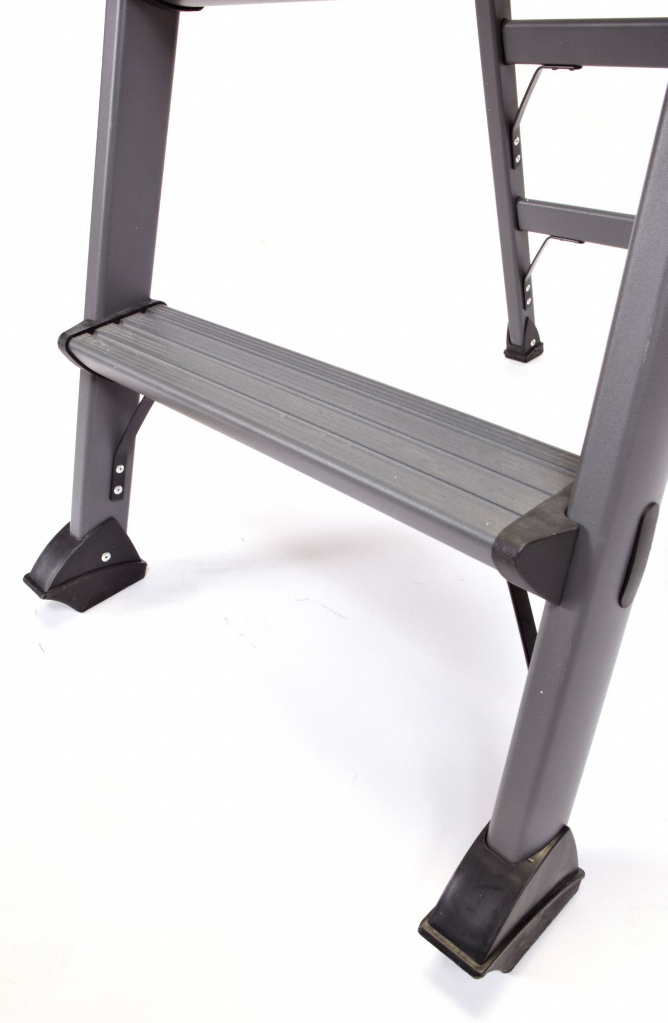 XTEND + CLIMB Aluminum Platform Stepladder, 4 ft 9 in Ladder Height, 2 ...