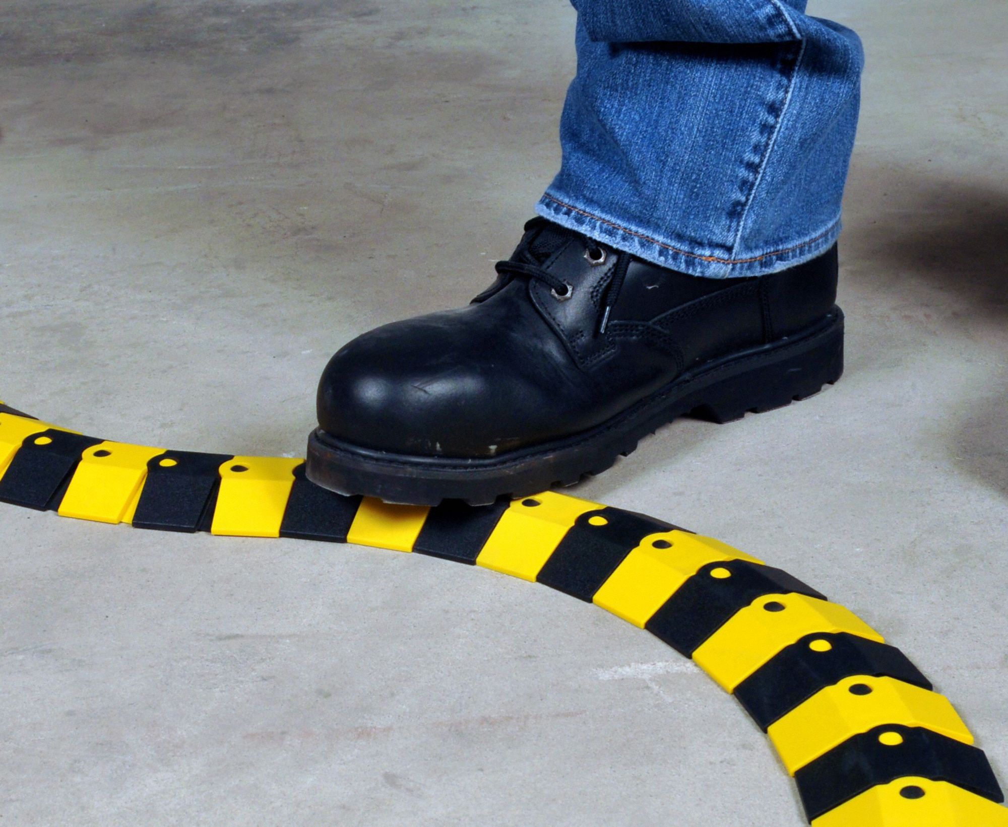 ULTRATECH Cable Protector: 1 Channels, 1/2 in Max Cable Dia, 3 in Wd, 3 ...