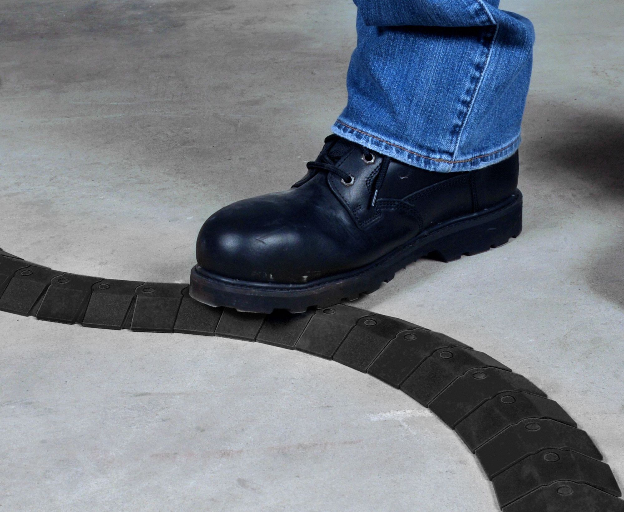 ULTRATECH Cable Protector: 1 Channels, 5/8 in Max Cable Dia, 9 3/4 in ...