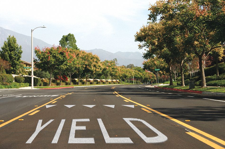 RAE Preformed Thermoplastic Pavement Markings: Shark Teeth Yield ...