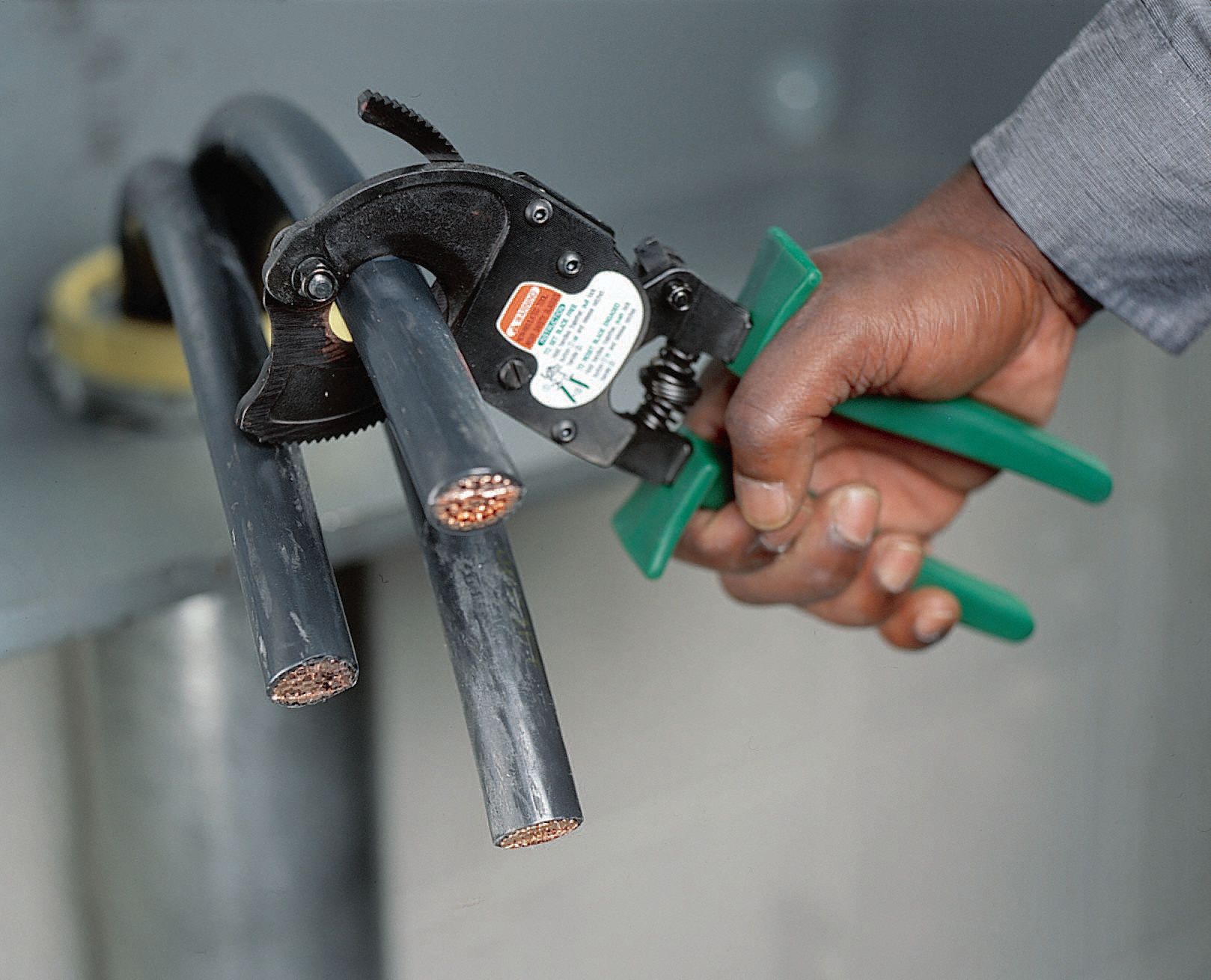 GREENLEE Ratchet Cable Cutter: Steel, Center, For 750 kcmil Max Dia ...