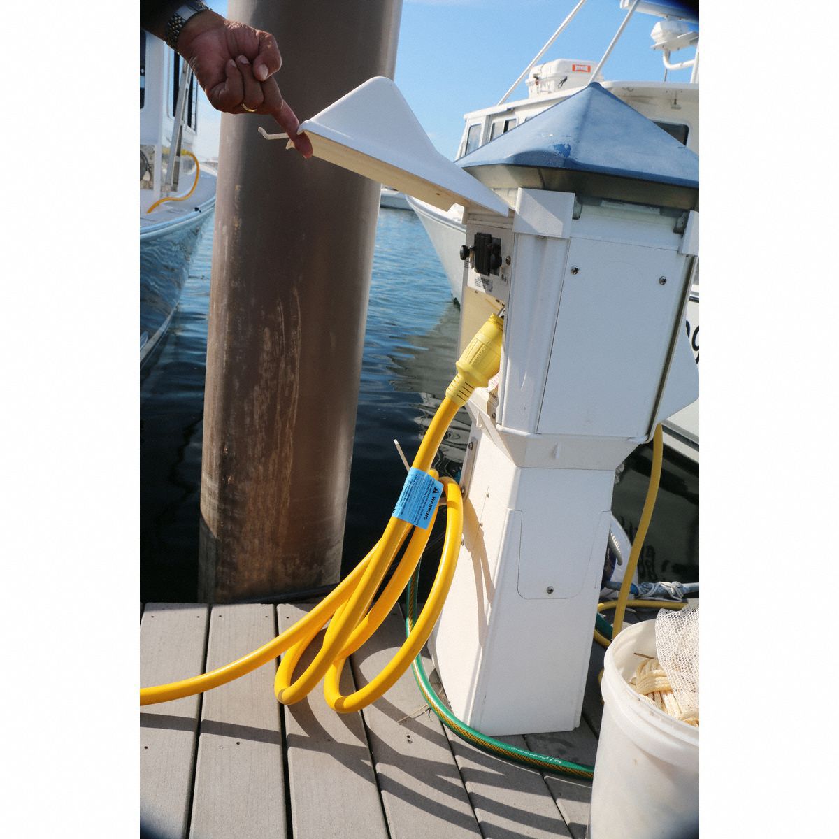 HUBBELL WIRING DEVICE-KELLEMS Lighted Extension Cord: 50 ft Cord Lg, 6 ...