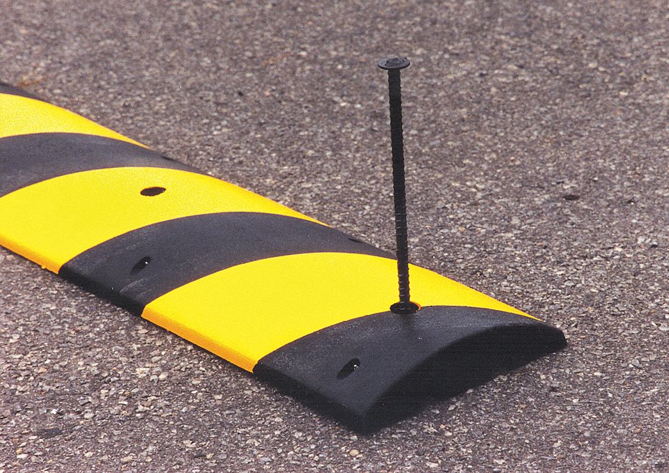 POST GUARD 4FT RUBBER SPEED BUMP BLACK/YELLOW - Parking Curbs and Speed ...
