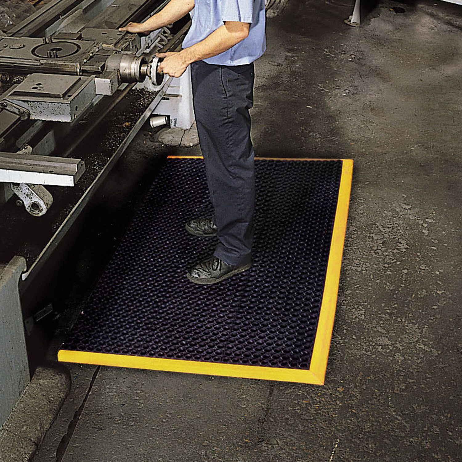 NOTRAX Antifatigue Mat: 26 in x 40 in, 7/8 in Thick, Raised Diamond ...