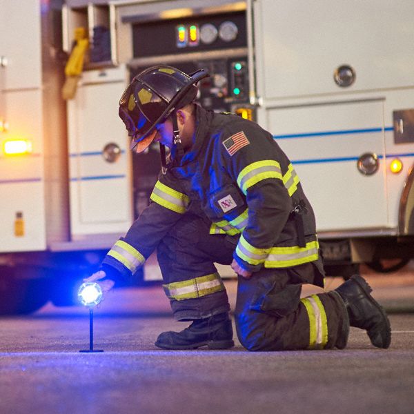 FLAREALERT LED Road Flare Kit: Puck LED Flare, 8 Flares Included, White ...