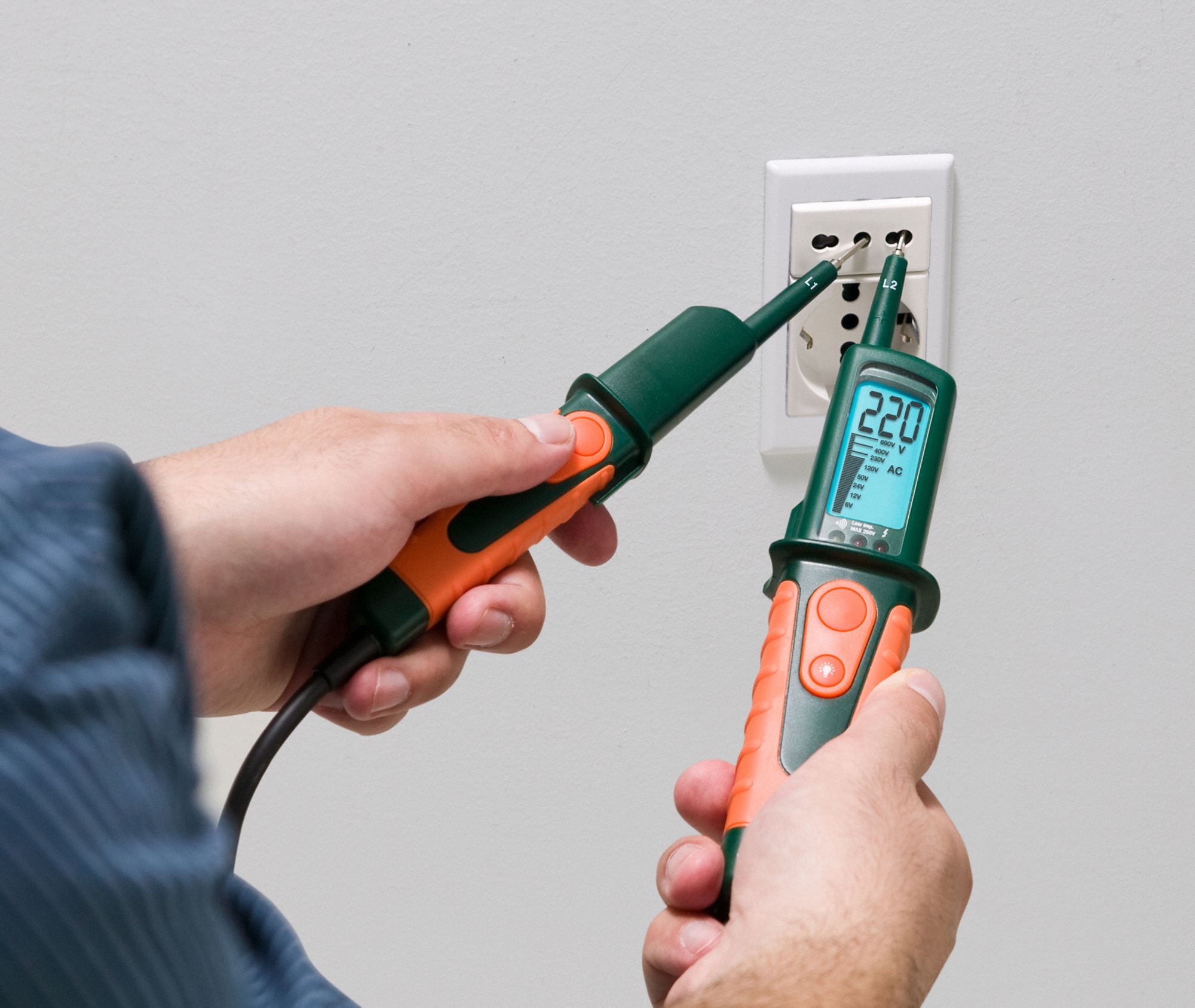 EXTECH Voltage and Continuity Tester: 0 to 480 AC V, 0 to 690 DC V, LCD ...