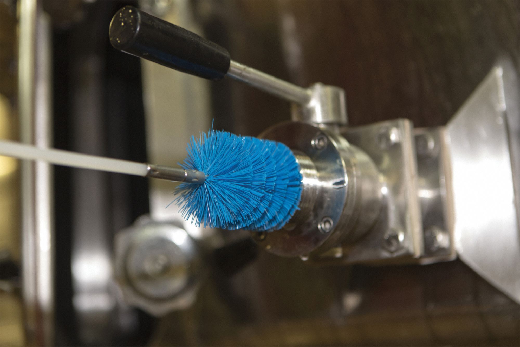 VIKAN Tube and Valve Brush: Polyester Bristles, 2 5/16 in Brush Dia., 6 ...