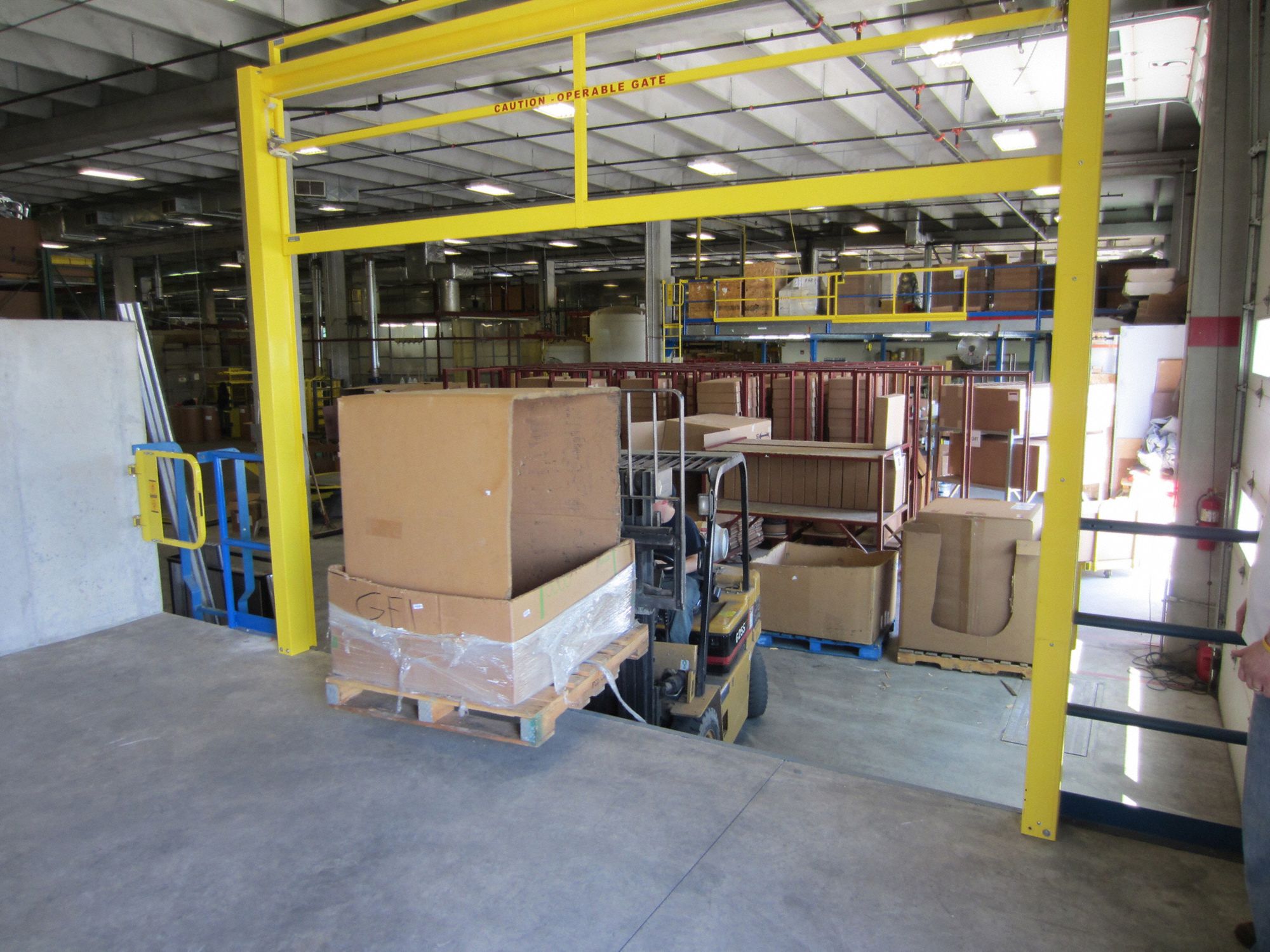 PS INDUSTRIES Vertical Safety Gate: 126 in x 78 in, Unassembled, Yellow ...