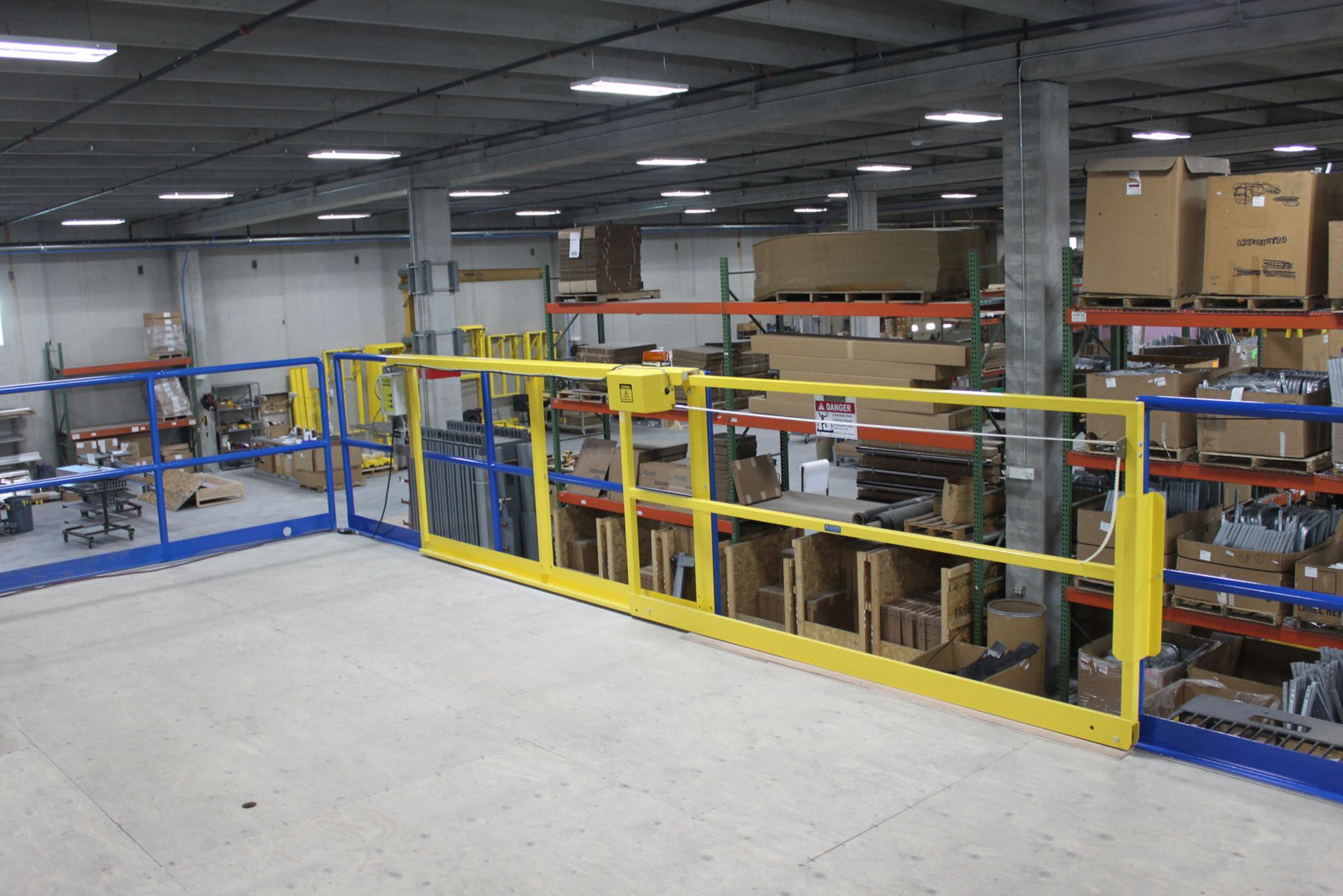 PS INDUSTRIES Horizontal Safety Gate: 43 in x 93 in, Unassembled ...