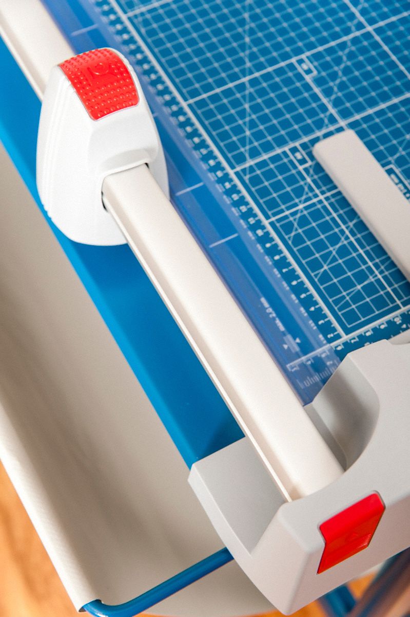 DAHLE Rolling Blade Free Standing Paper Trimmers: Premium, 36 1/8 in ...