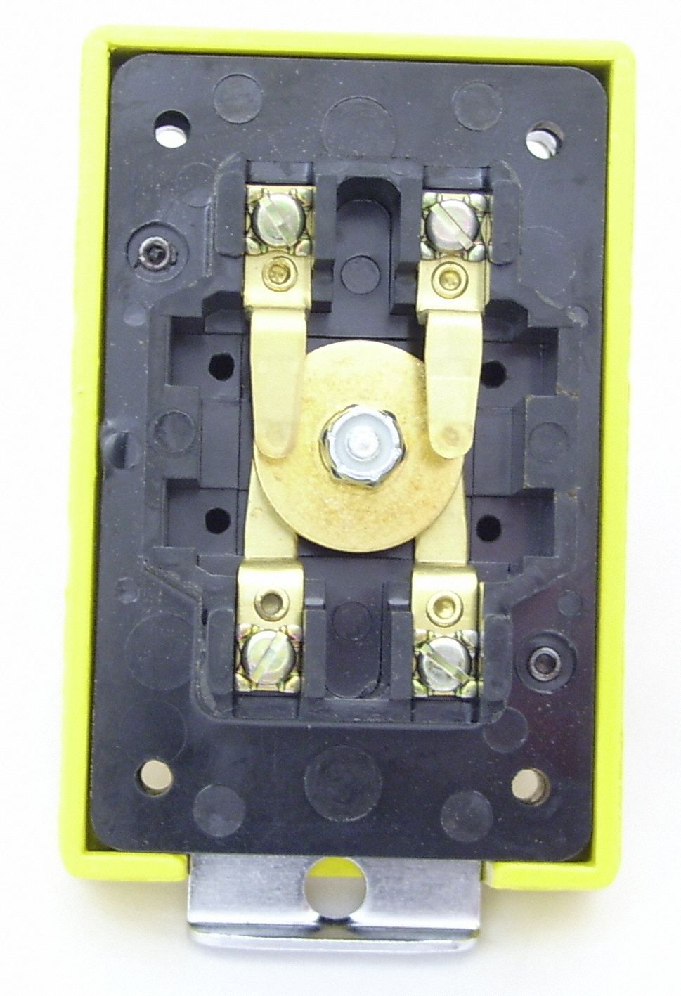 REES Emergency Stop Push Button: 57 mm Size, Momentary Push, Red, 1NO ...