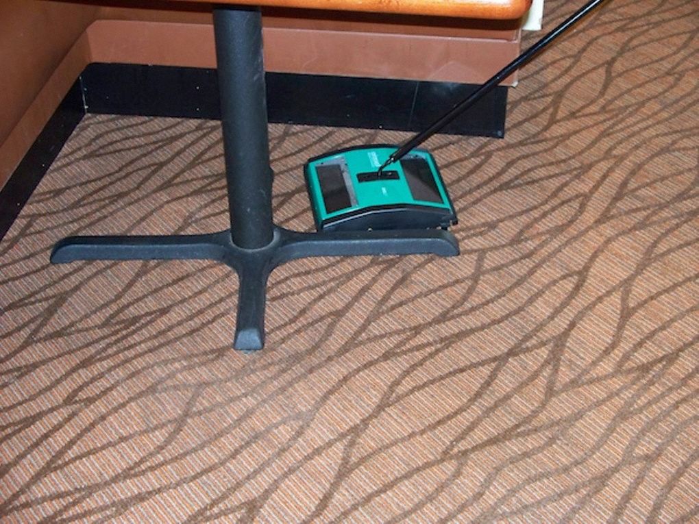 BISSELL COMMERCIAL Stick Sweeper: 9 1/2 in Cleaning Path Wd, Manual ...