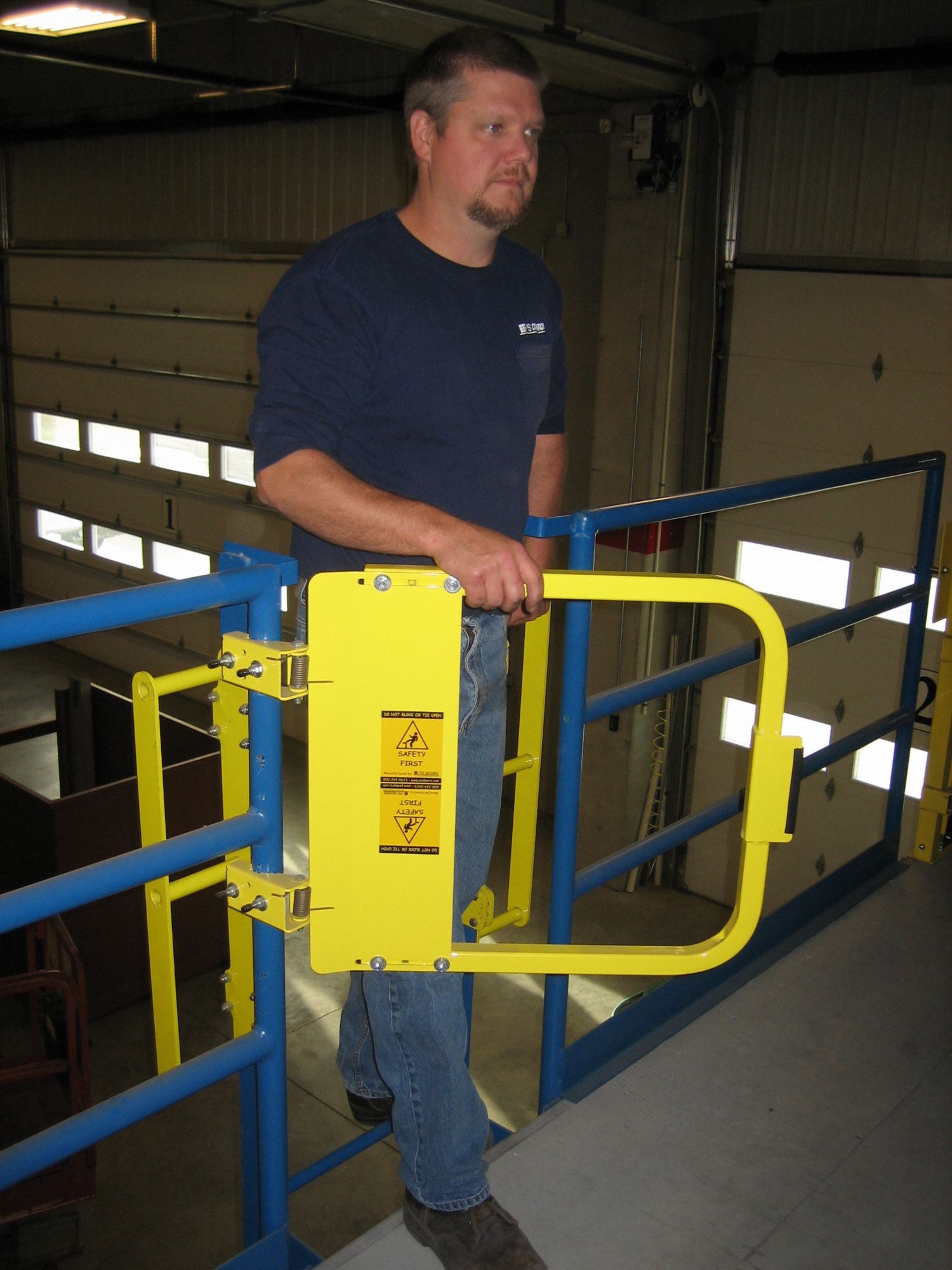 PS INDUSTRIES Single-Door Metal: Steel, For 16 3/4 in to 20 1/2 in ...