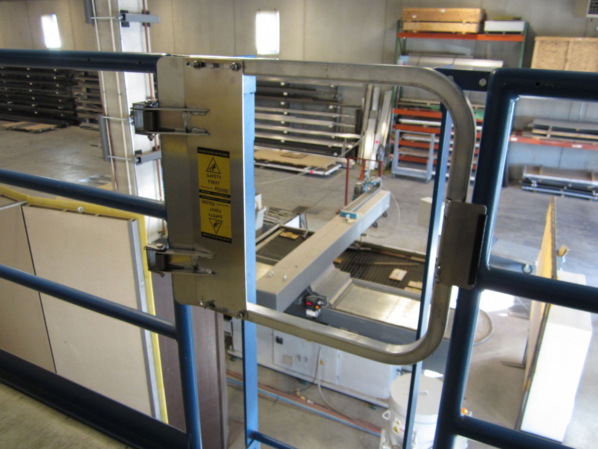 PS INDUSTRIES Single-Door Metal: Aluminum, For 22 3/4 in to 26 1/2 in ...