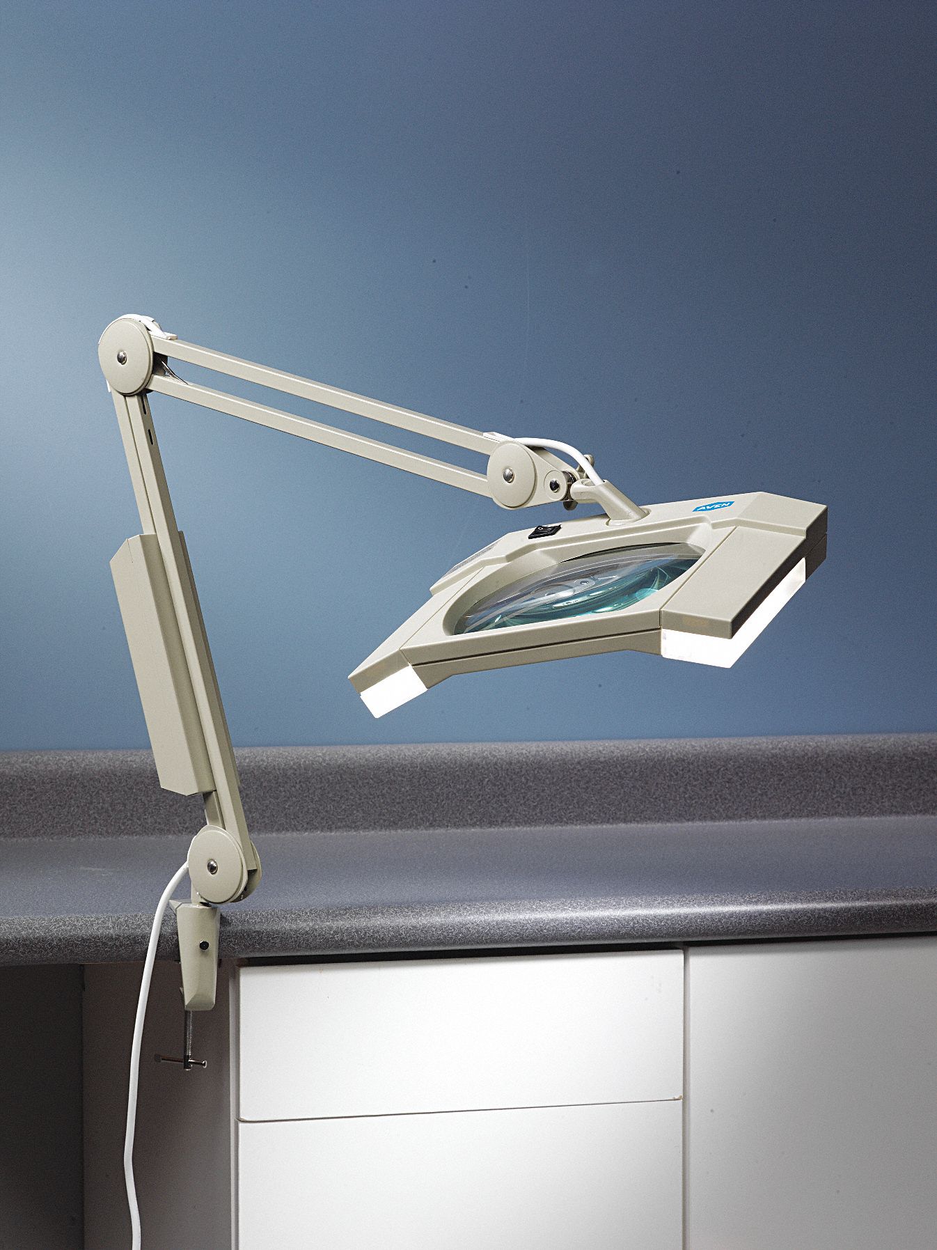 Rectangular Magnifier Light, Fluorescent, 32 in Arm Length, 1.75x ...