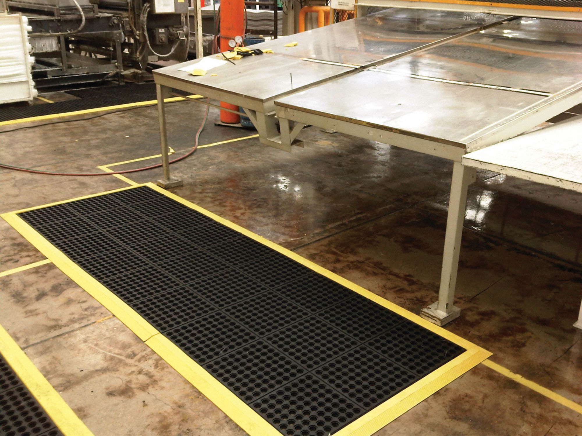 WEARWELL Ramp Edge: Ramp Edge, 3 in x 39 in, WEARWELL 24/Seven®, Ribbed ...