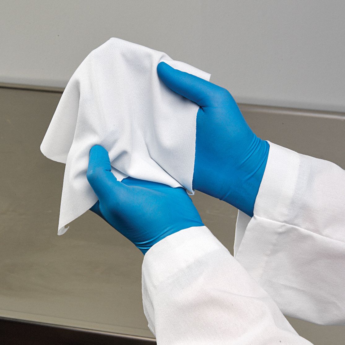 BERKSHIRE Cleanroom Wipes: Soft Pack, 75 ct Container Size, 9 in x 9 in ...