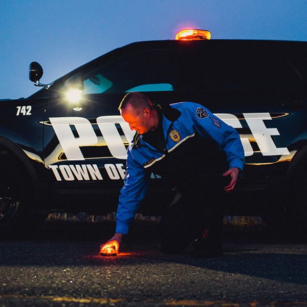 FLAREALERT LED Road Flare Kit: Puck LED Flare, 3 Flares Included, Red ...