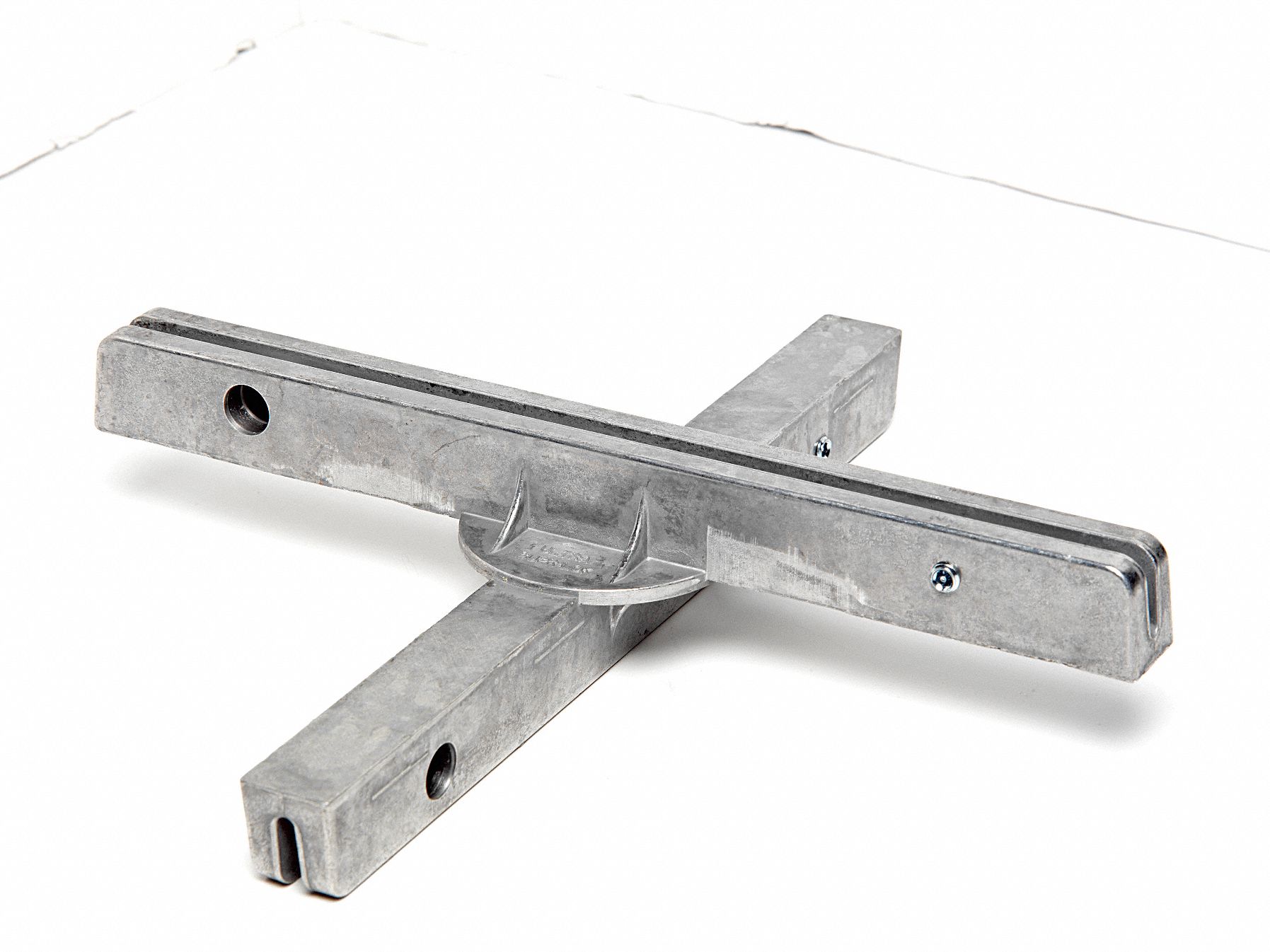 TAPCO Street Sign Cross Piece Bracket: Flat Signs, 12 in, No Adjustment ...