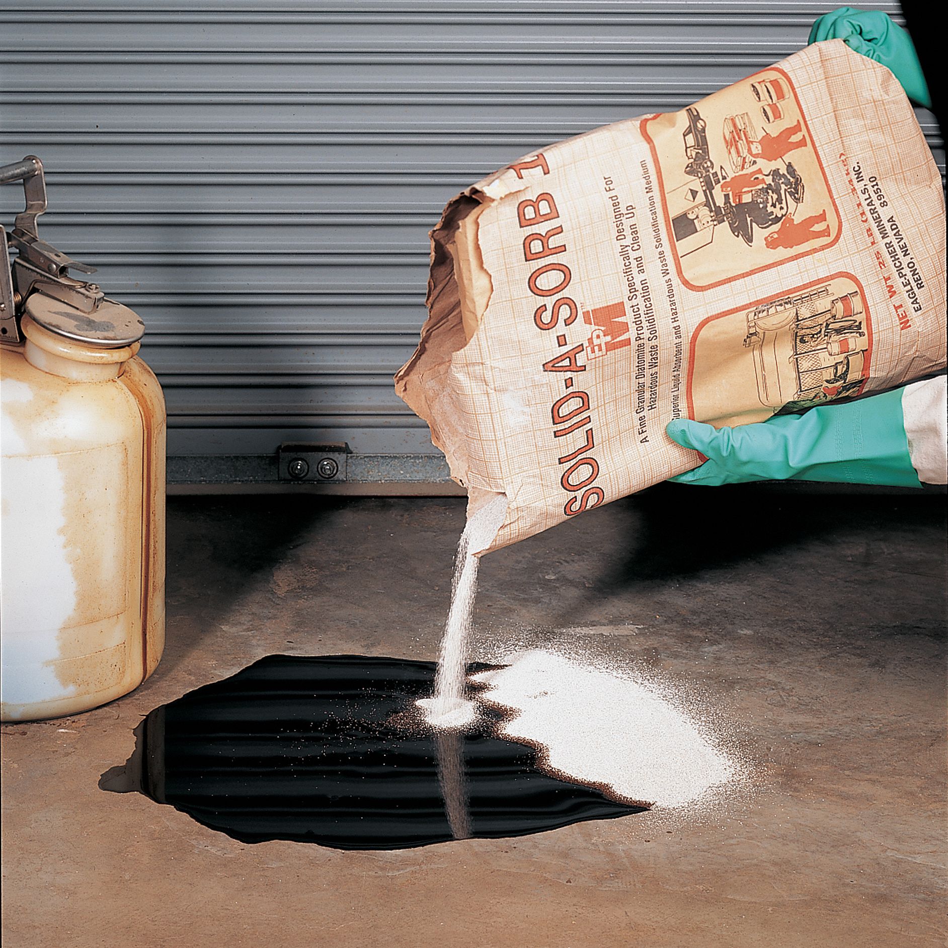 SOLID-A-SORB, Diatomaceous Earth, 4 gal Volume Absorbed per Pkg ...