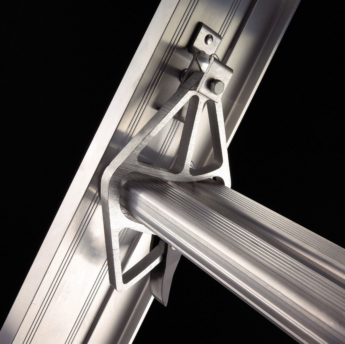 WERNER 24 ft Aluminum Extension Ladder, 250 lb Load Capacity, 40.0 lb ...