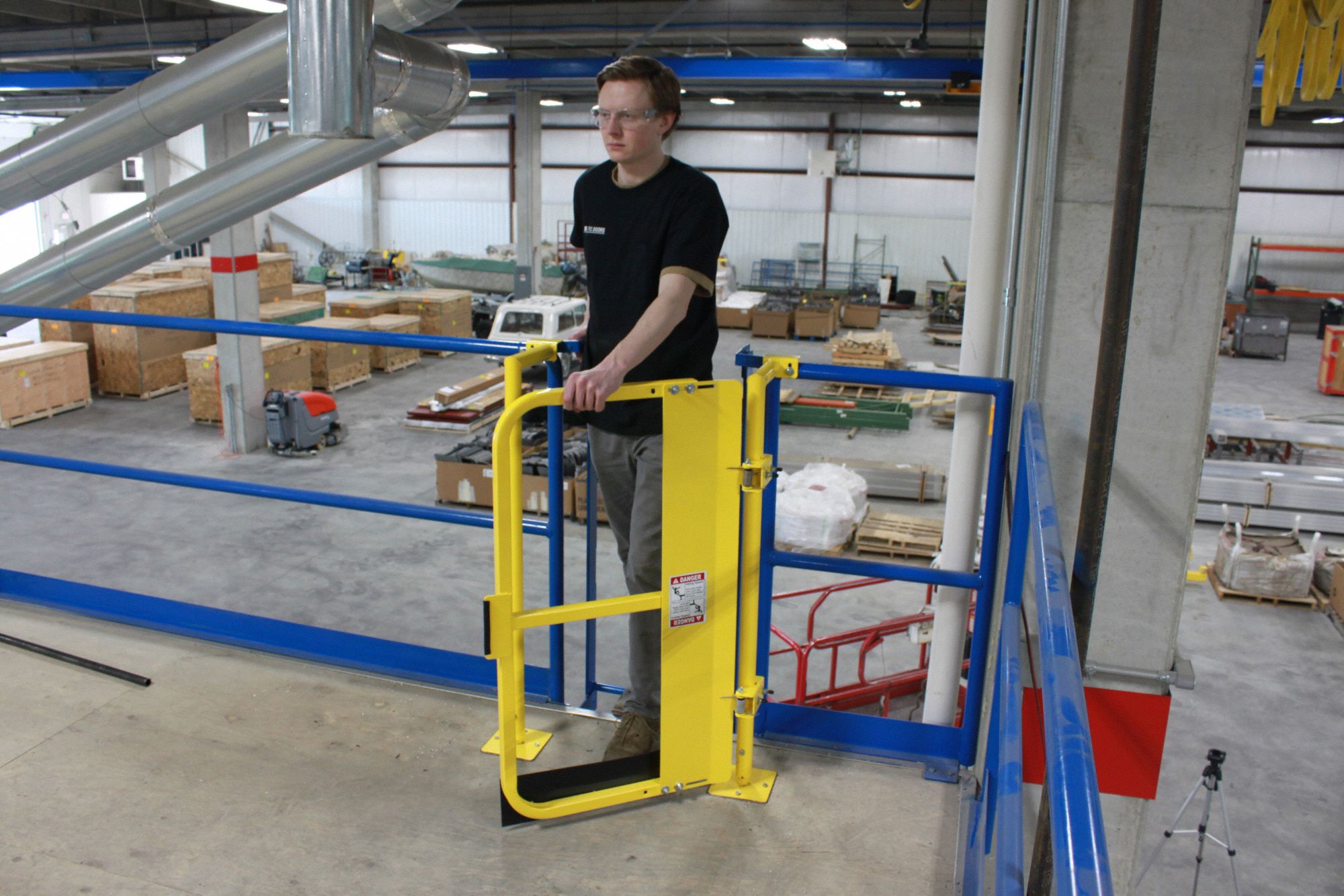 PS INDUSTRIES Single-Door Metal: Steel, For 19 3/4 in to 23 1/2 in ...