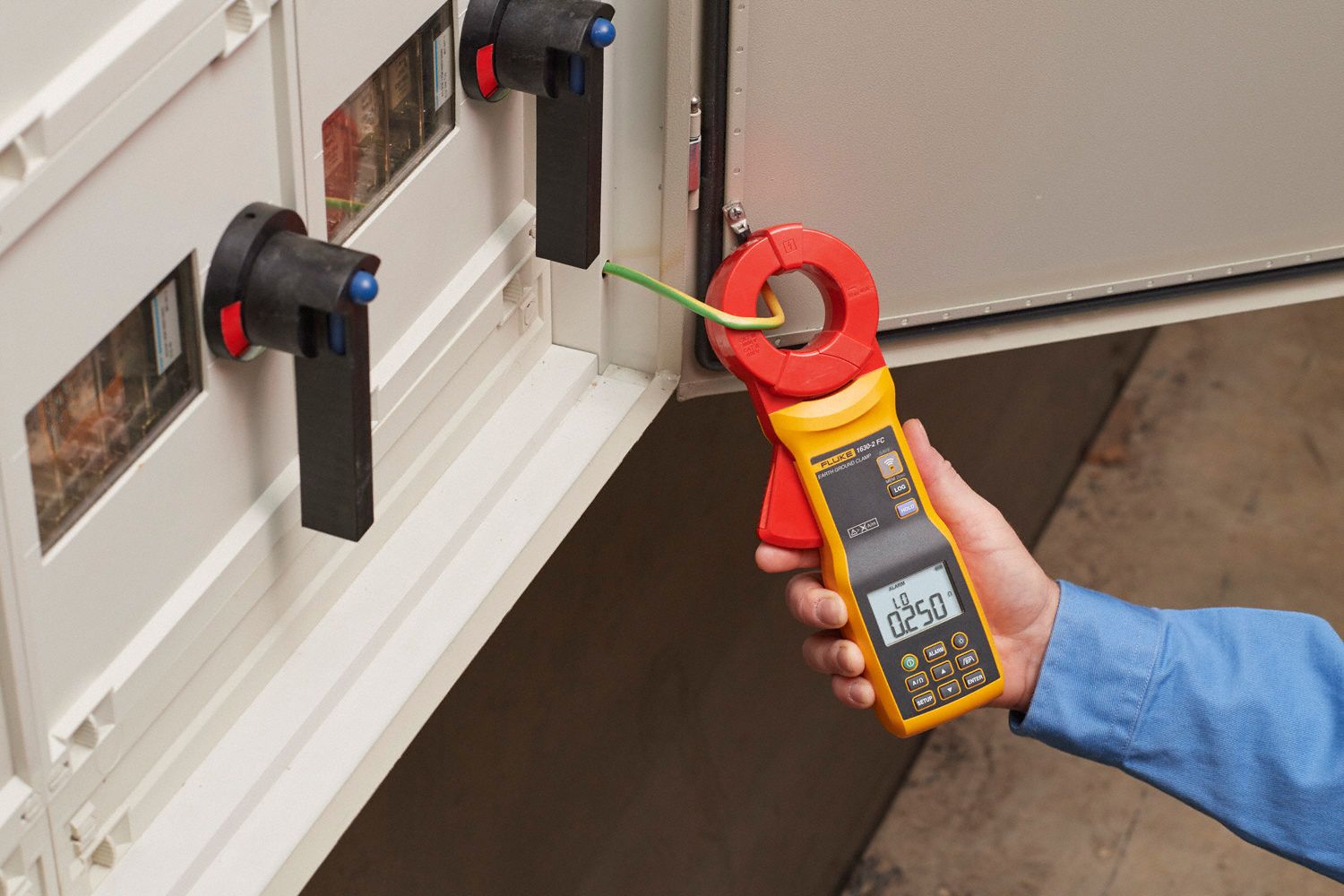 FLUKE Clamp On Earth Resistance Tester: 0.025 to 1500 ohm, 1.5 in (40mm ...