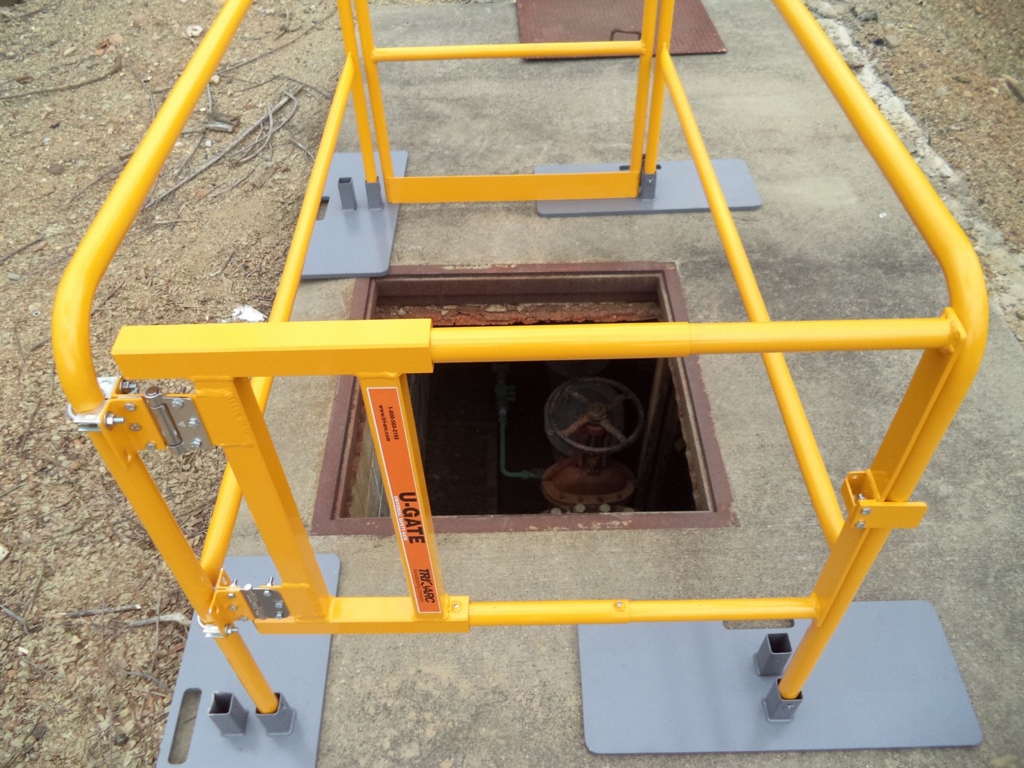 TRI-ARC Single-Door Metal: Aluminum, For 16 in to 40 in Opening Wd, 25 ...