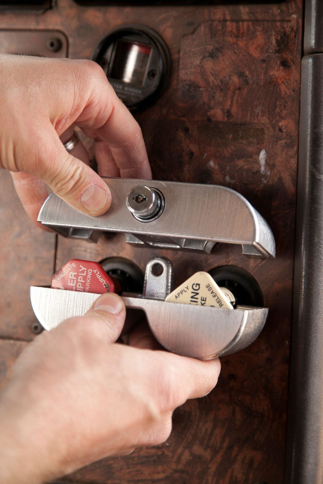 JENDYK Air Brake Lock: Double Knob, Keyed Different, Zinc, Trucks, (1 ...