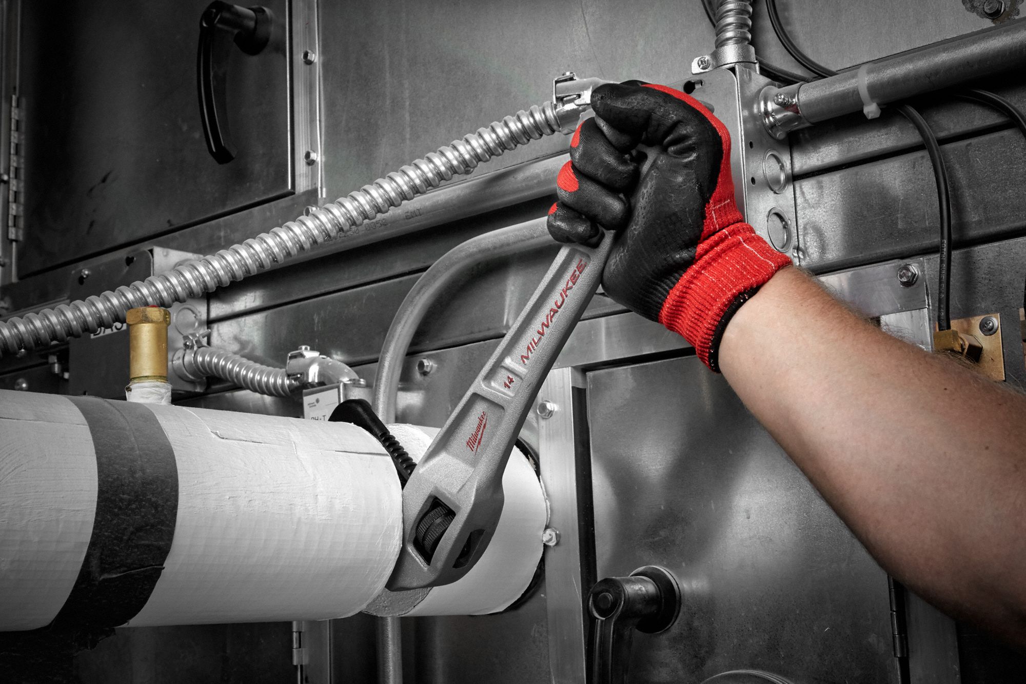 MILWAUKEE Offset Pipe Wrench: Aluminum, 2 in Jaw Capacity, Serrated, 14 ...