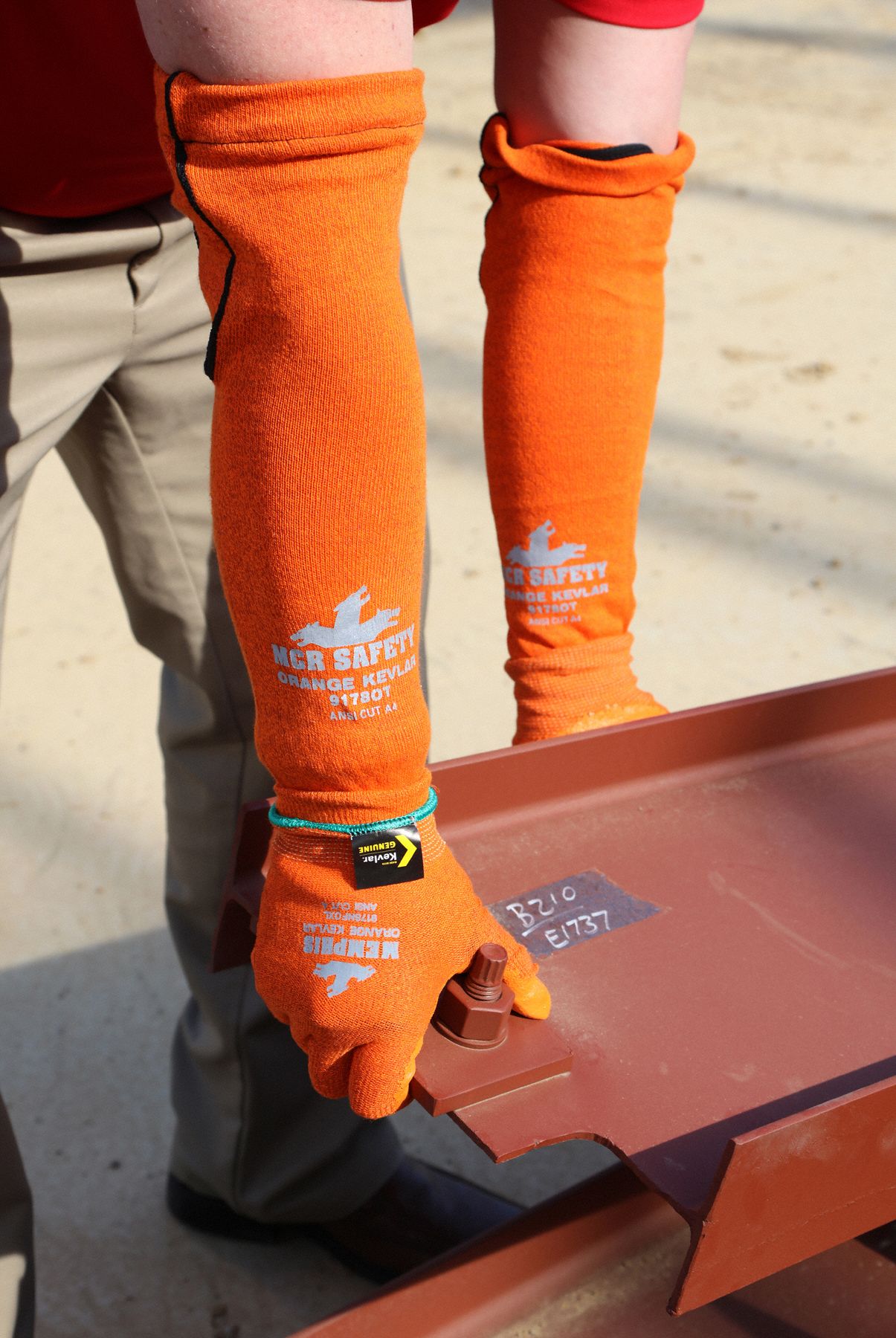 MCR SAFETY Cut-Resistant Sleeve: ANSI/ISEA Cut Level A5, Kevlar® ( 7 ga ...