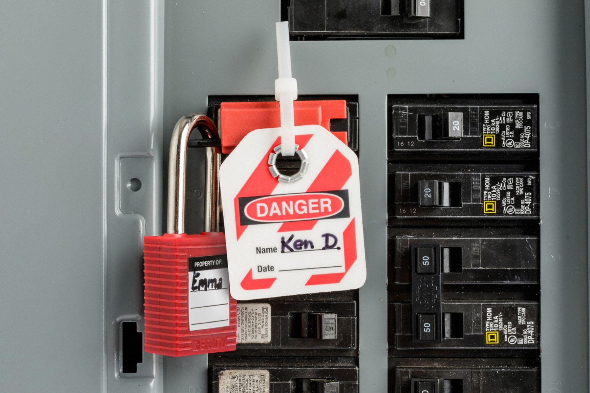 BRADY Circuit Breaker Lockout Rail, 120/277, Pin-In, Standard Lockout ...