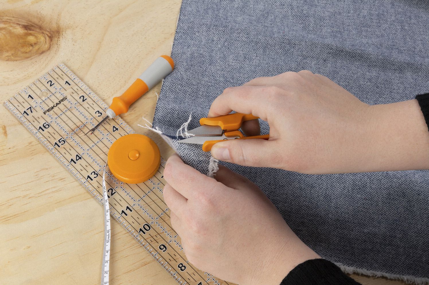 FISKARS Thread Clip Snip: Ambidextrous, 5 in Overall Lg, Straight ...