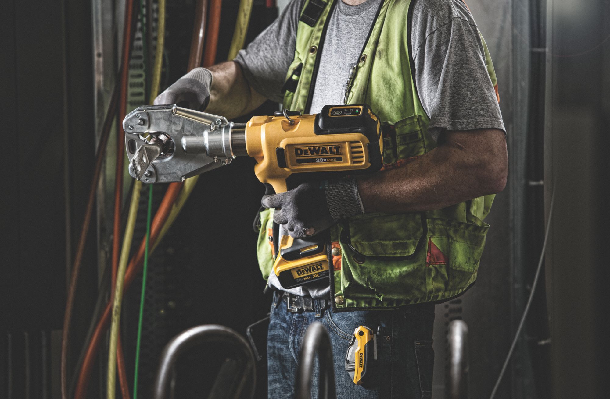 DEWALT Cordless Crimping Tool Kit: 6 ton Max. Crimping Force, Dies Not ...