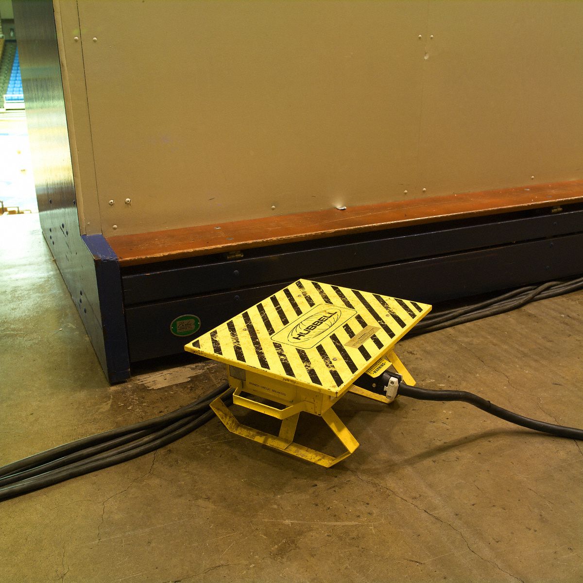 HUBBELL WIRING DEVICE-KELLEMS Power Distribution Box: 120/240V AC, 50 A ...