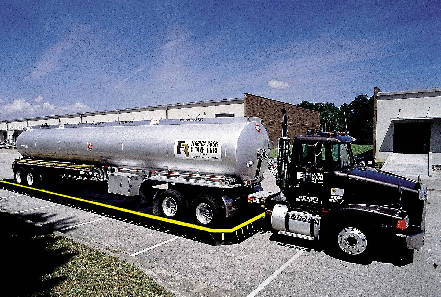 ULTRATECH ULTIMATE CONTAINMENT BERM, 15 X 50 FT, 5, 610 GALLON CAPACITY ...