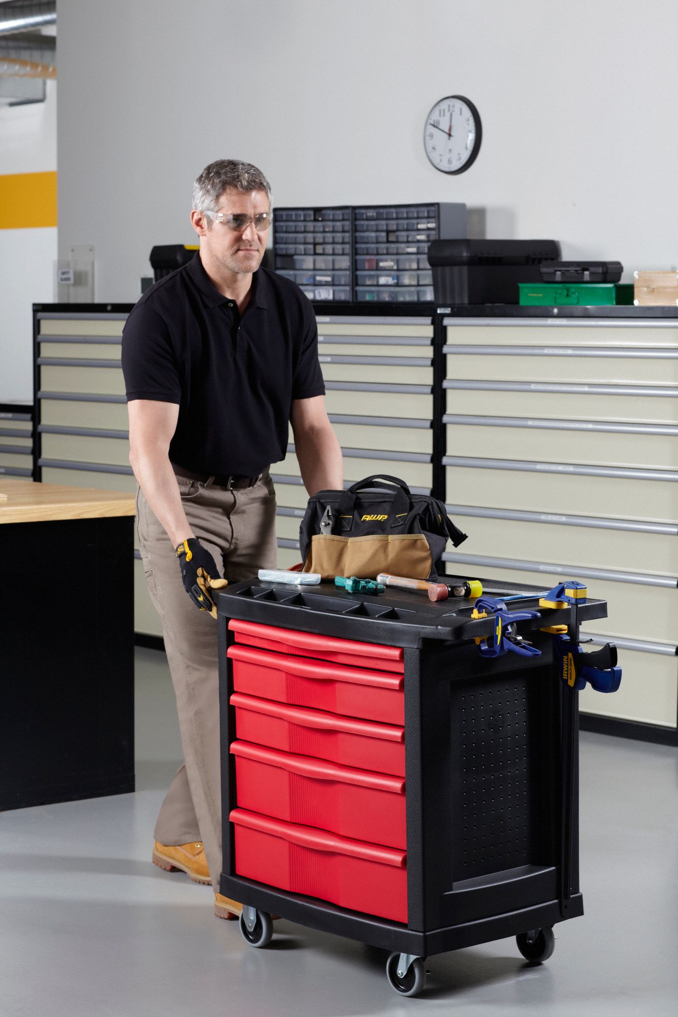 RUBBERMAID COMMERCIAL PRODUCTS Mobile Cabinet Workbench: 32 5/8 in Wd ...