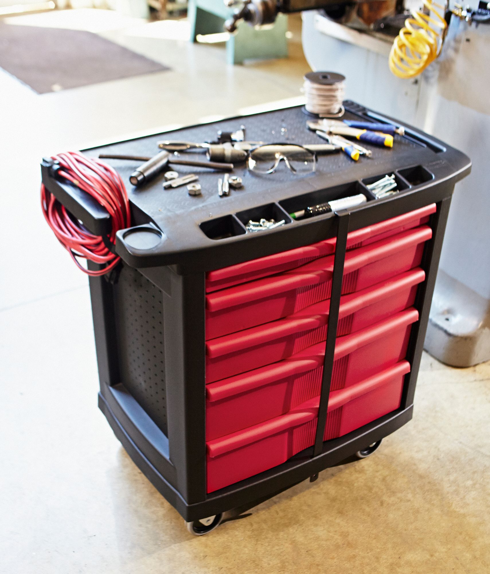 RUBBERMAID COMMERCIAL PRODUCTS Mobile Cabinet Workbench: 32 5/8 in Wd ...