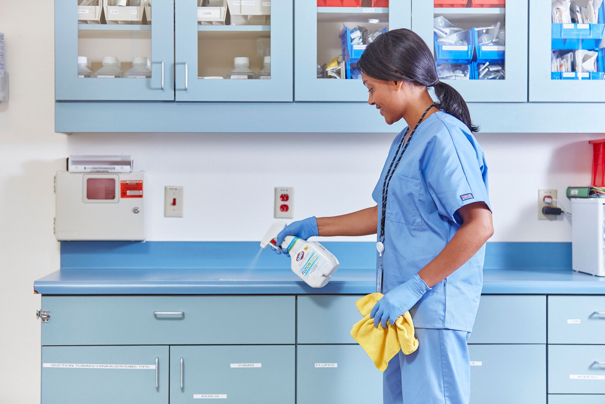 CLOROX HEALTHCARE Cleaner Disinfectant: Trigger Spray Bottle, 32 oz ...