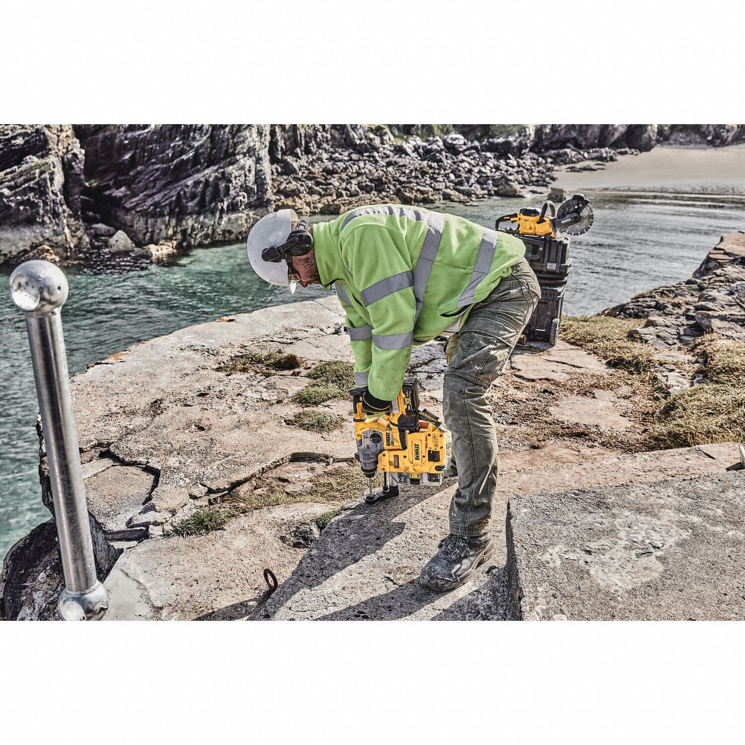 DEWALT Cordless Rotary Hammer: Pistol-Grip, 20V DC, SDS-Plus, 1/2 in ...