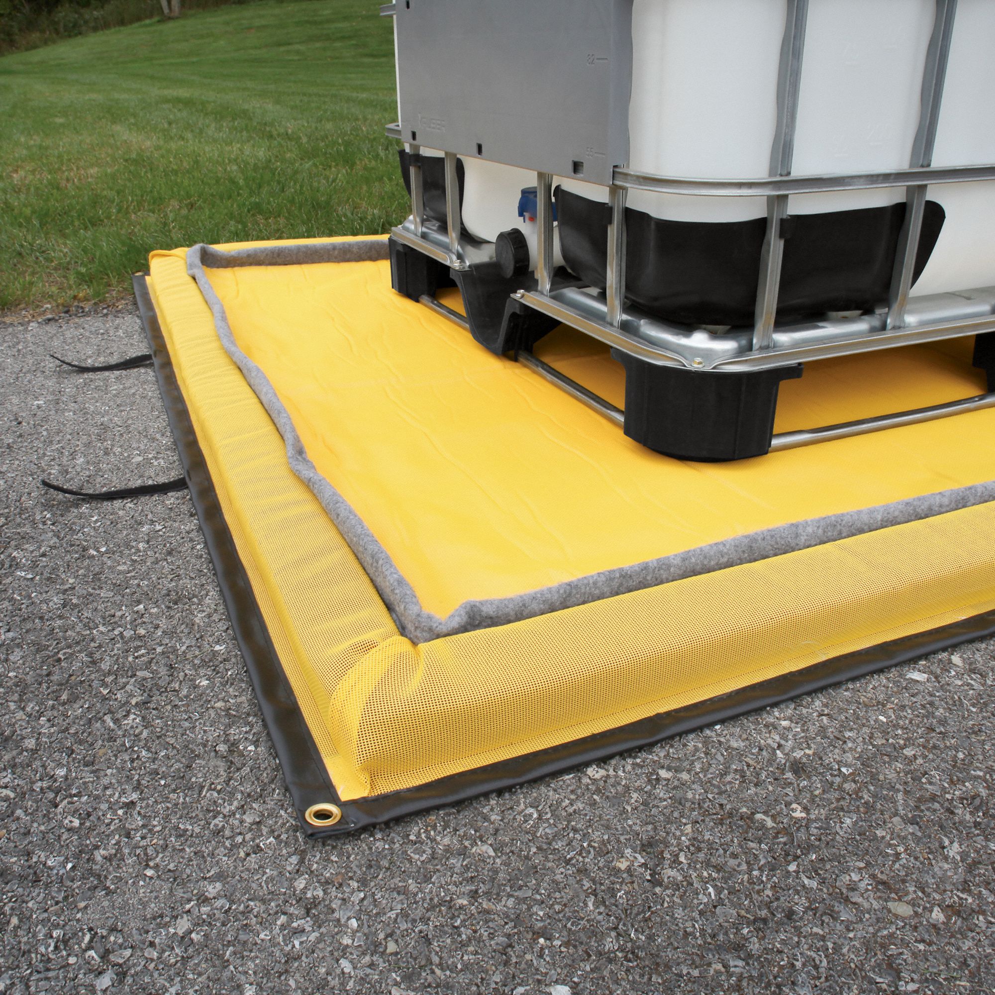 PIG Filter Berm Pad: Fuel/Hydrocarbons/Oil, 86 in L x 63 in W x 2 1/4 ...