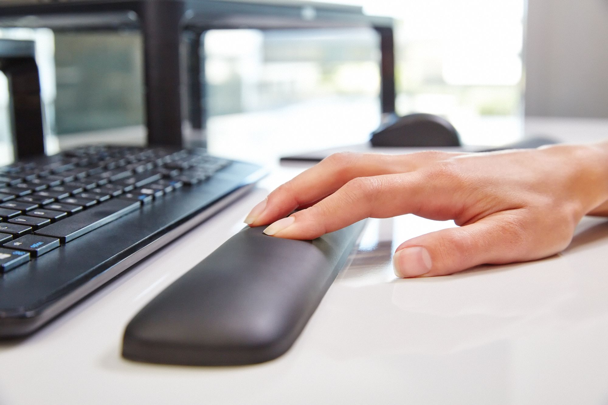 3M Wrist Rest: Black, Solid Color, Gel/Leatherette/Plastic - 56MC30 ...