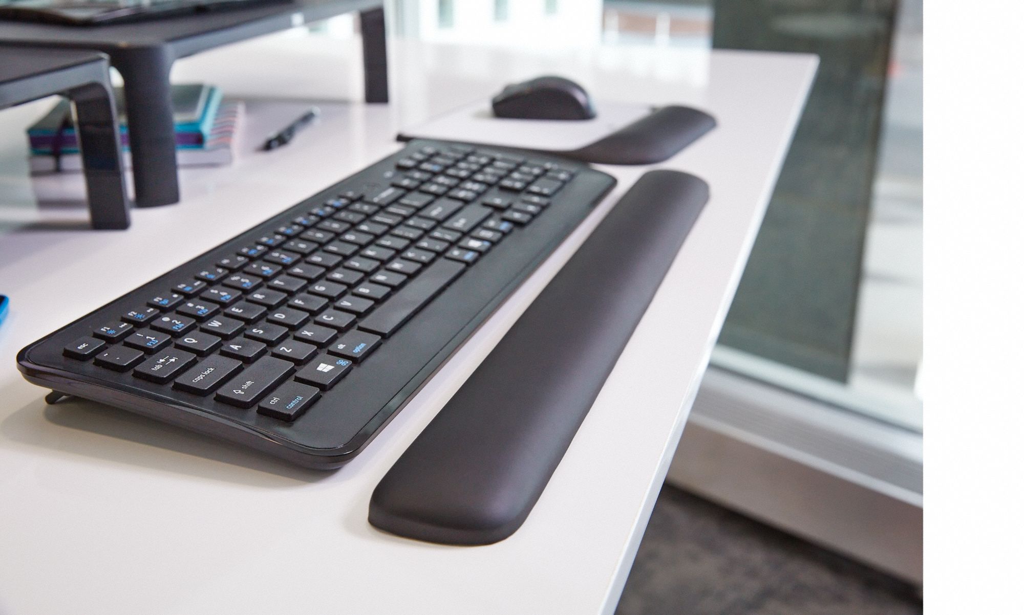 3M Wrist Rest: Black, Solid Color, Gel/Leatherette/Plastic - 56MC30 ...