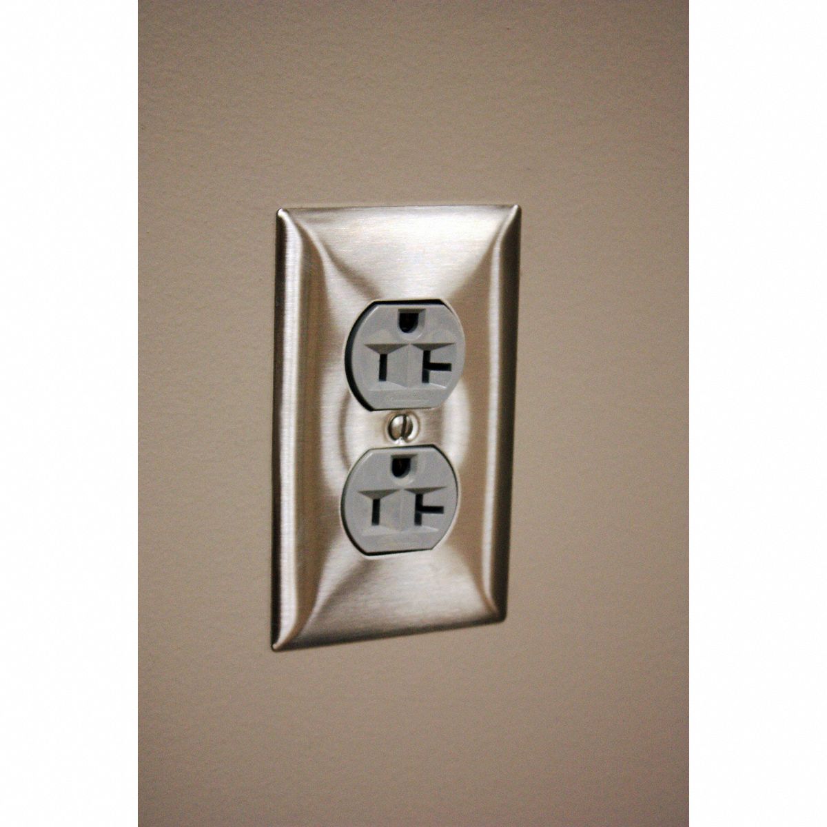 HUBBELL Duplex Receptacle Wall Plate: 1 Gangs, Std, Silver, Stainless ...