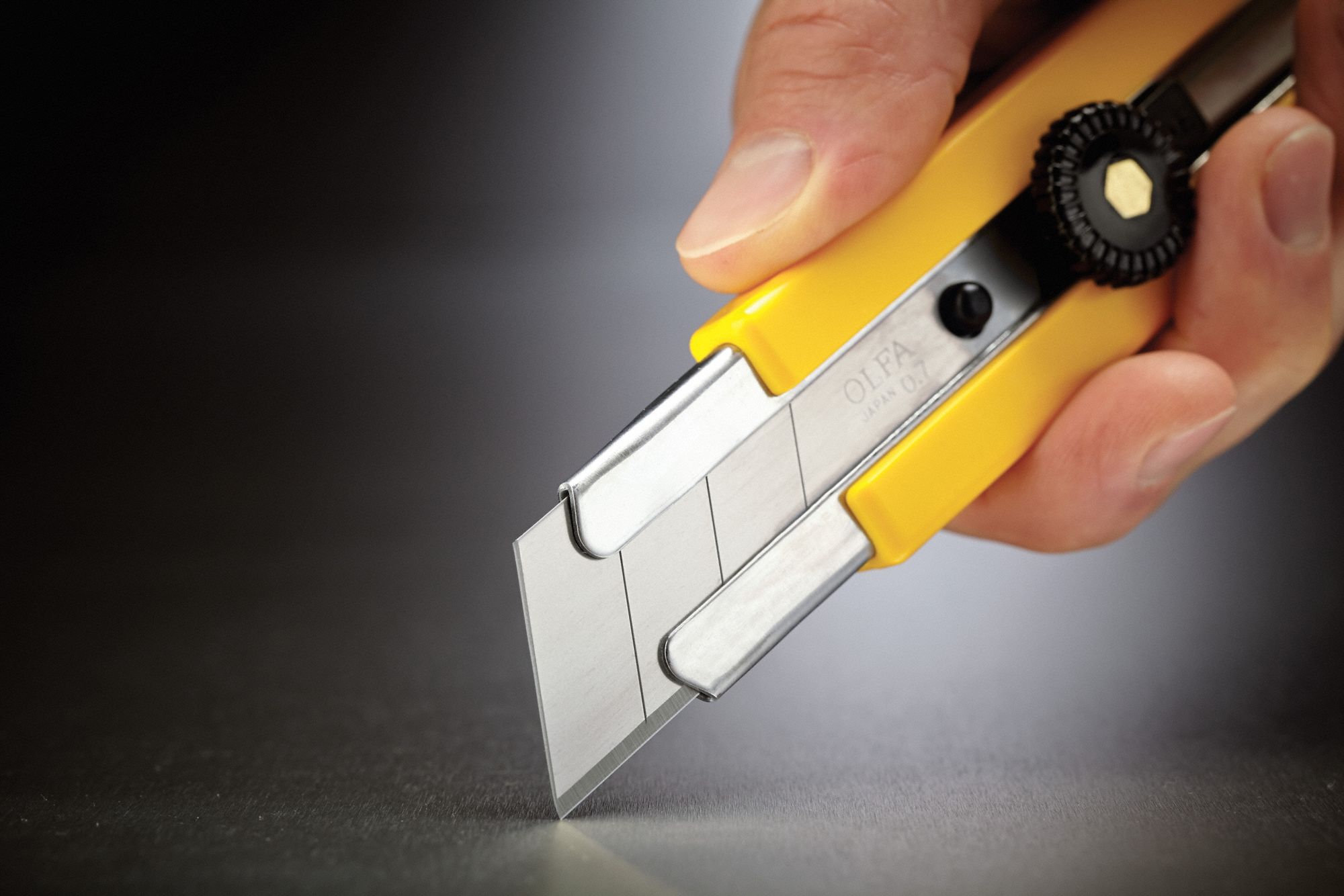 OLFA Snap-Off Utility Knife: 7 in Overall Lg, Plain, 7 Segments, 0 Blades Stored, Yellow - 5LC35 ...