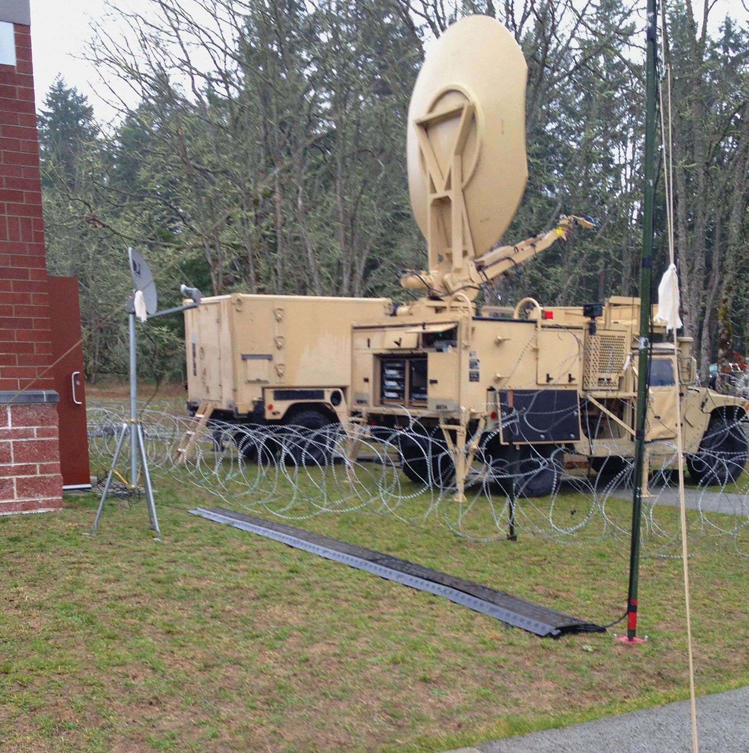 LINEBACKER Cable Protector: 1 Channels, Split Top, 1 1/4 in Max Cable ...