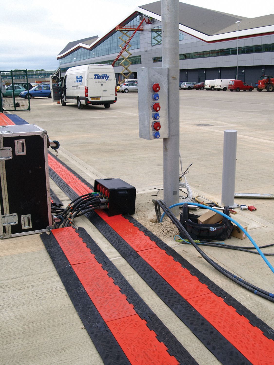 CHECKERS Cable Protector: 5 Channels, Hinged, 1 13/40 in Max Cable Dia ...