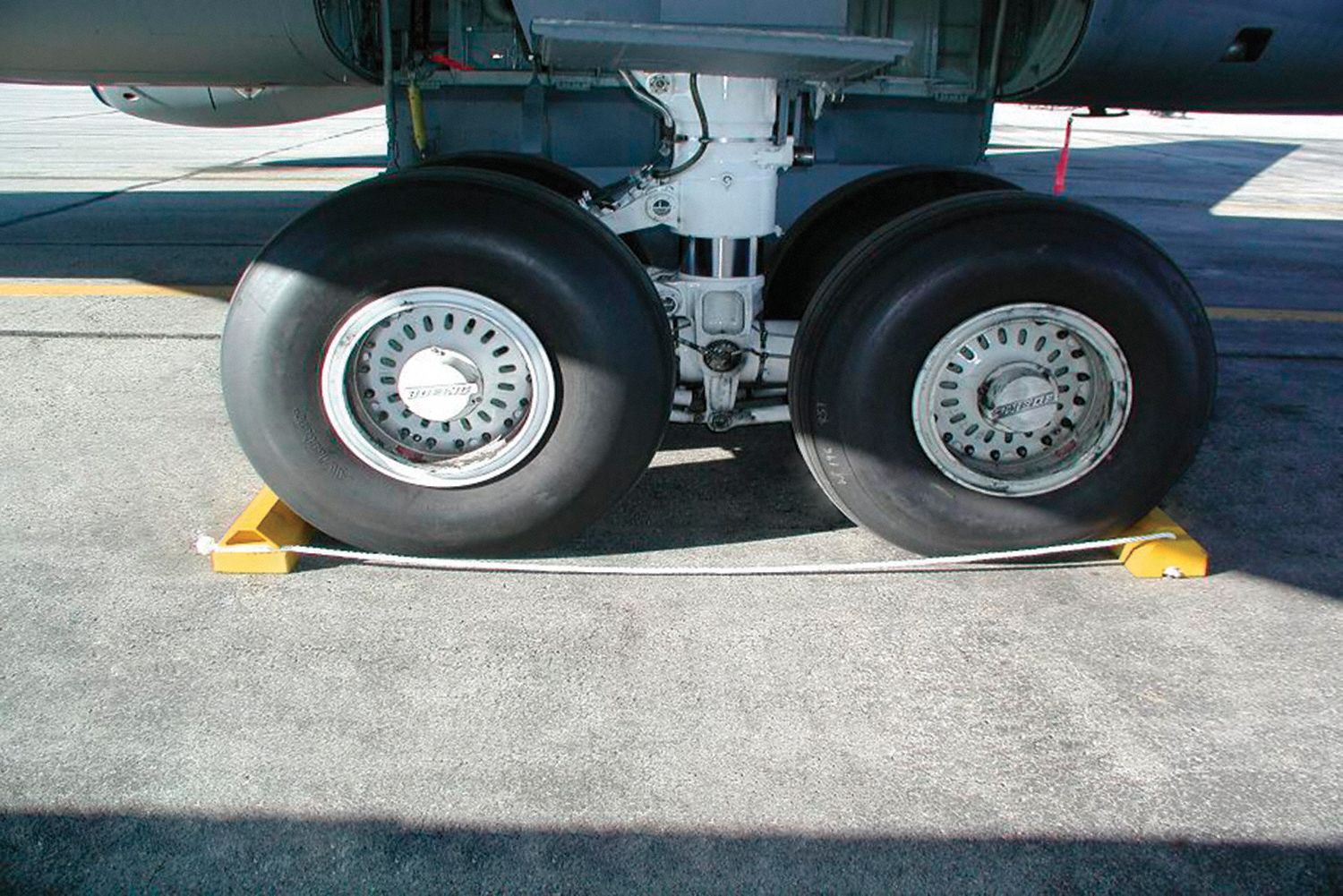 CHECKERS Wheel Chock, 1 PR - 5NHT2|AC6856-LR-RP - Grainger